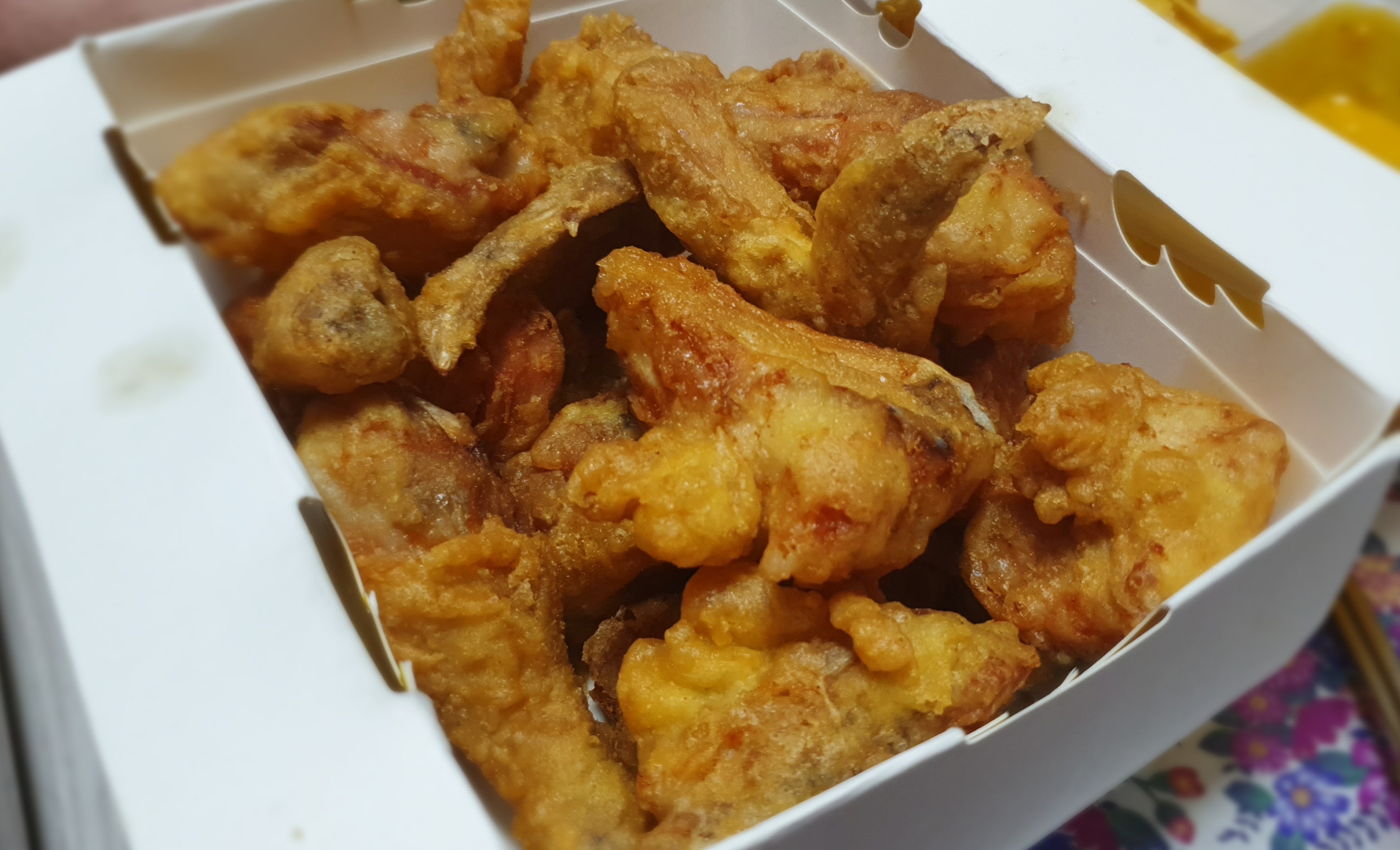 후기) - 치킨플러스 극장판치킨 (후라이드+나쵸+고추치즈소스) 별 10개도 모자람 ...