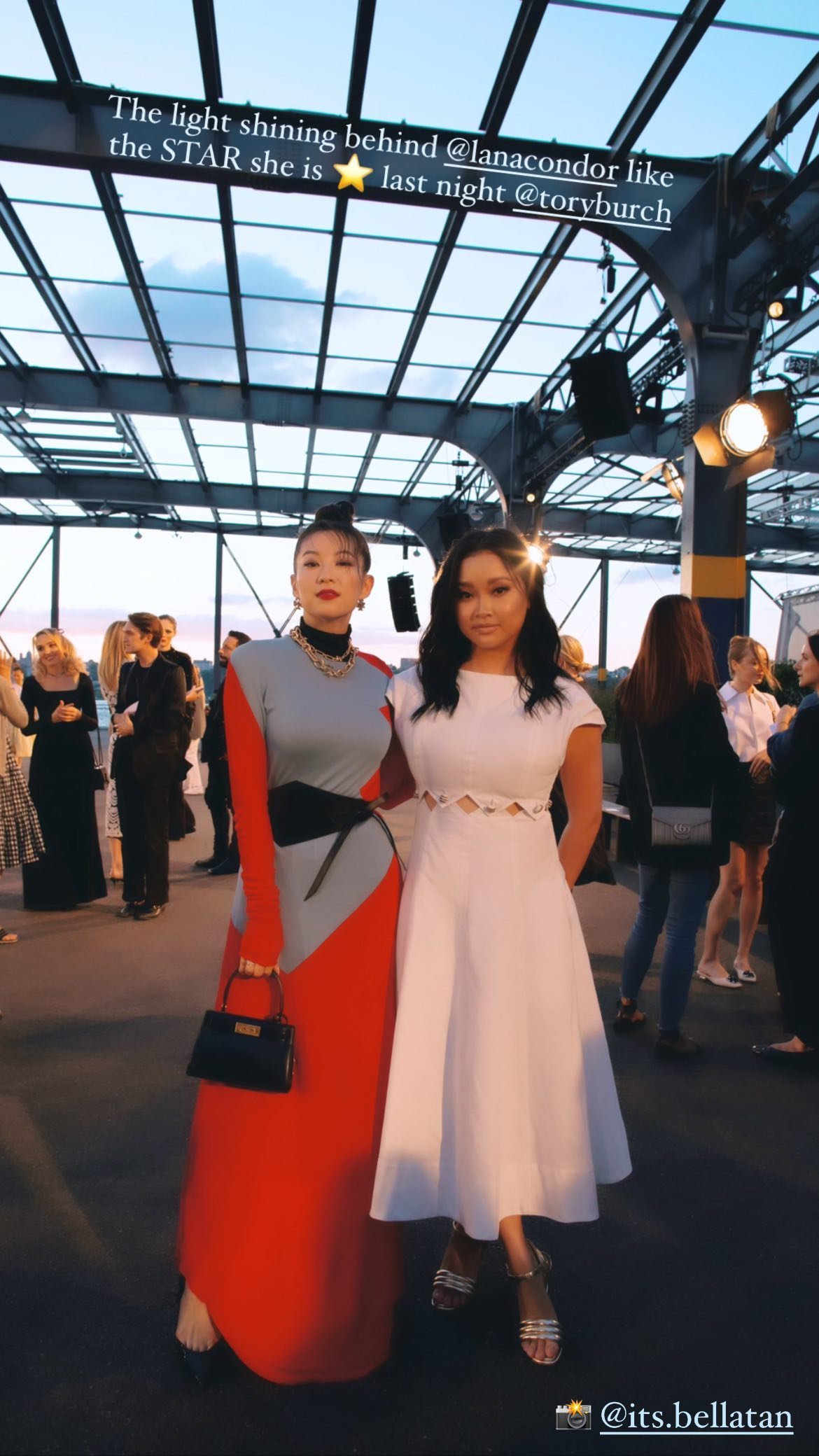 헐리우드 - 토리 버치 패션쇼에서 시드니 스위니, 라나 콘도어, 아덴 조