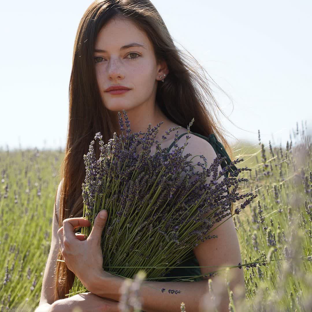 헐리우드 - 매켄지 포이는 작품활동 왤케 없지