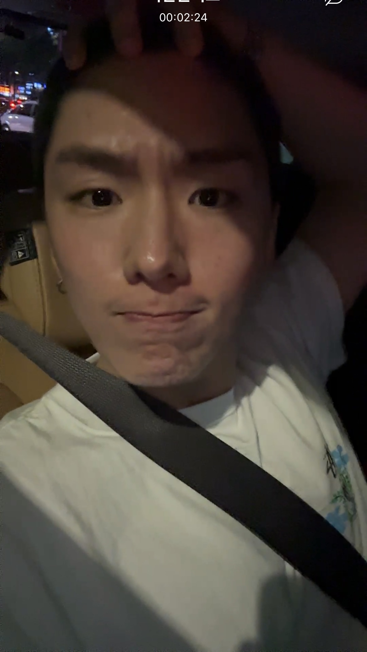 이슈 유머 빡빡이 모습 실시간 라이브 공유한 내일 입대하는 몬스타엑스 기현