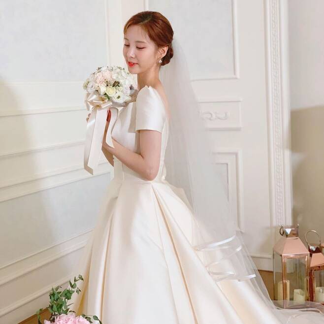 이슈 유머 웨딩드레스류가 퍼스널컬러 수준인 소녀시대 서현