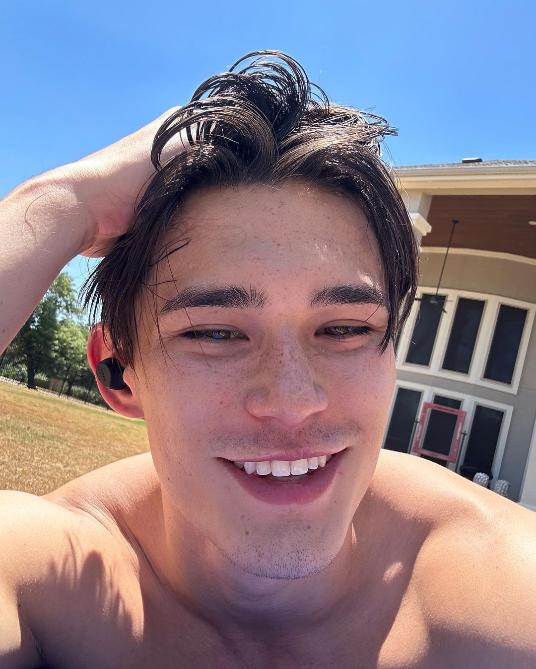 이슈/유머 - 최근 버버리 캠페인 찍은 독일 중국 혼혈 남자 모델 Alex Schlab (상탈 있음)